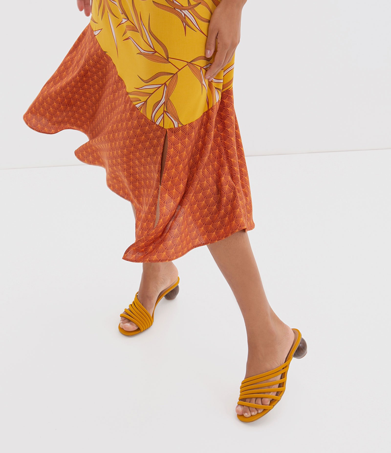 Vestido Regata Estampa Folhagem Amarelo