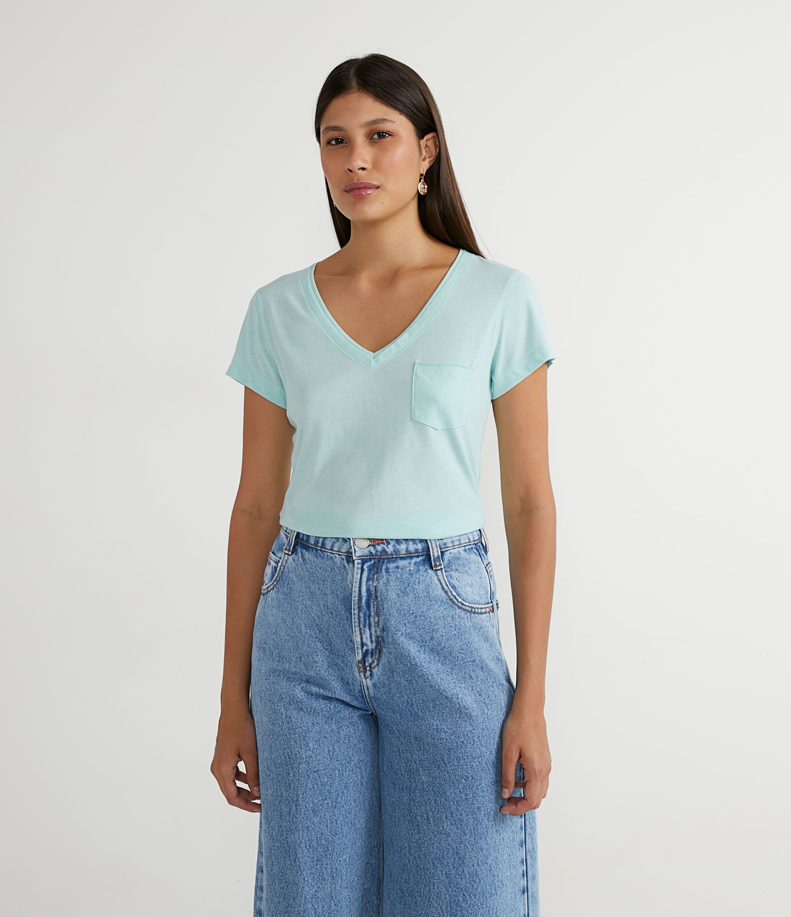 Blusa Básica em Algodão com Manga Curta e Bolsinho Azul Claro