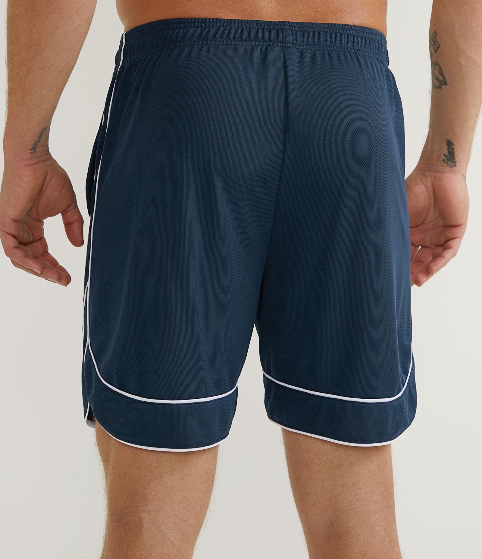 Bermuda Esportiva com Detalhes Contrastantes