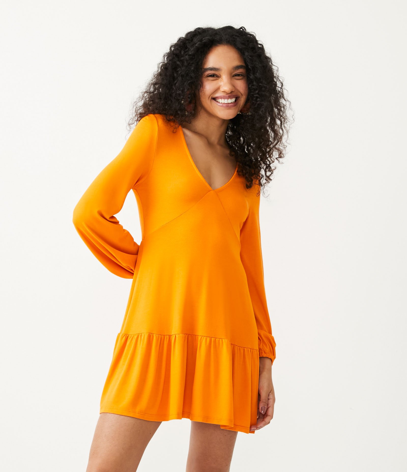 Vestido Curto em Malha Crepe com Manga Longa e Decote V Amarelo