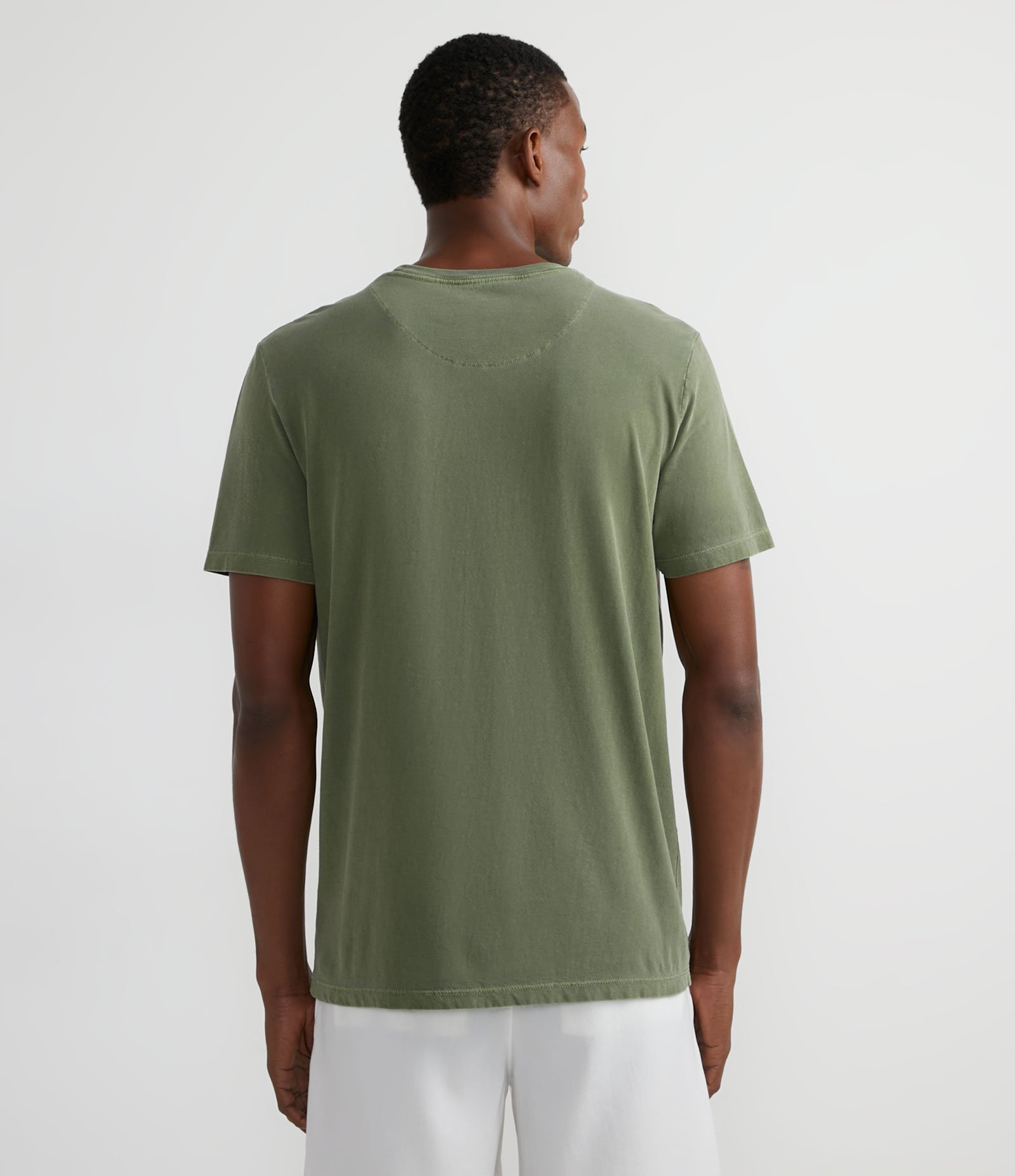 Camiseta Regular em Algodão com Bolsinho e Efeito Estonado Camiseta Regular em Algodão com Bolsinho e Efeito Estonado