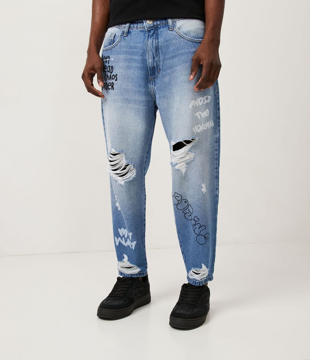 Calça Jeans Balloon com Puídos e Lettering Azul - Renner