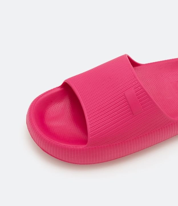 Chinelo Slide Texturizado com Tira Única Rosa