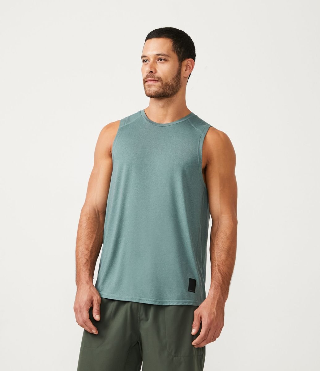 Regata Regular Esportiva com Etiqueta na Barra e Detalhe Contrastante ...