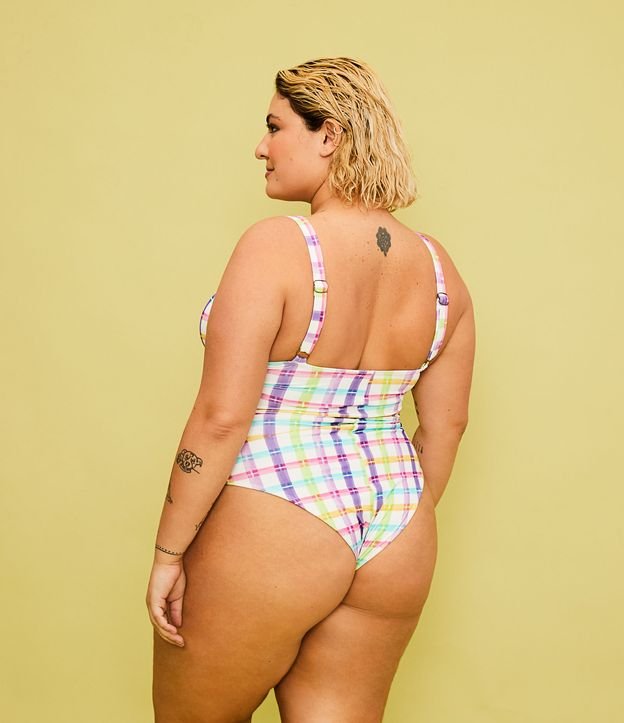 Maiô Em Poliamida Com Decote Reto E Estampa Xadrez Curve And Plus Size