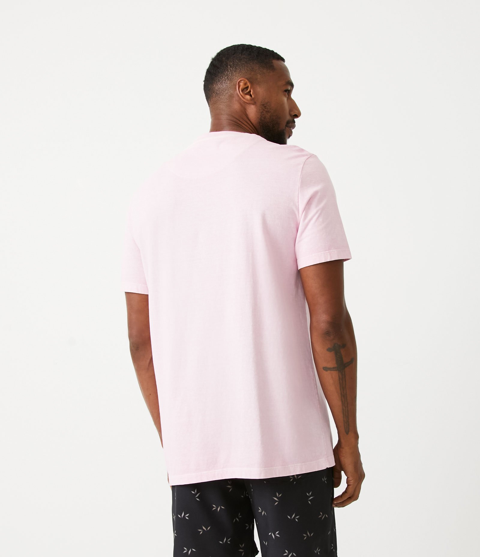 Camiseta Regular em Algodão com Bolsinho e Efeito Estonado Camiseta Regular em Algodão com Bolsinho e Efeito Estonado