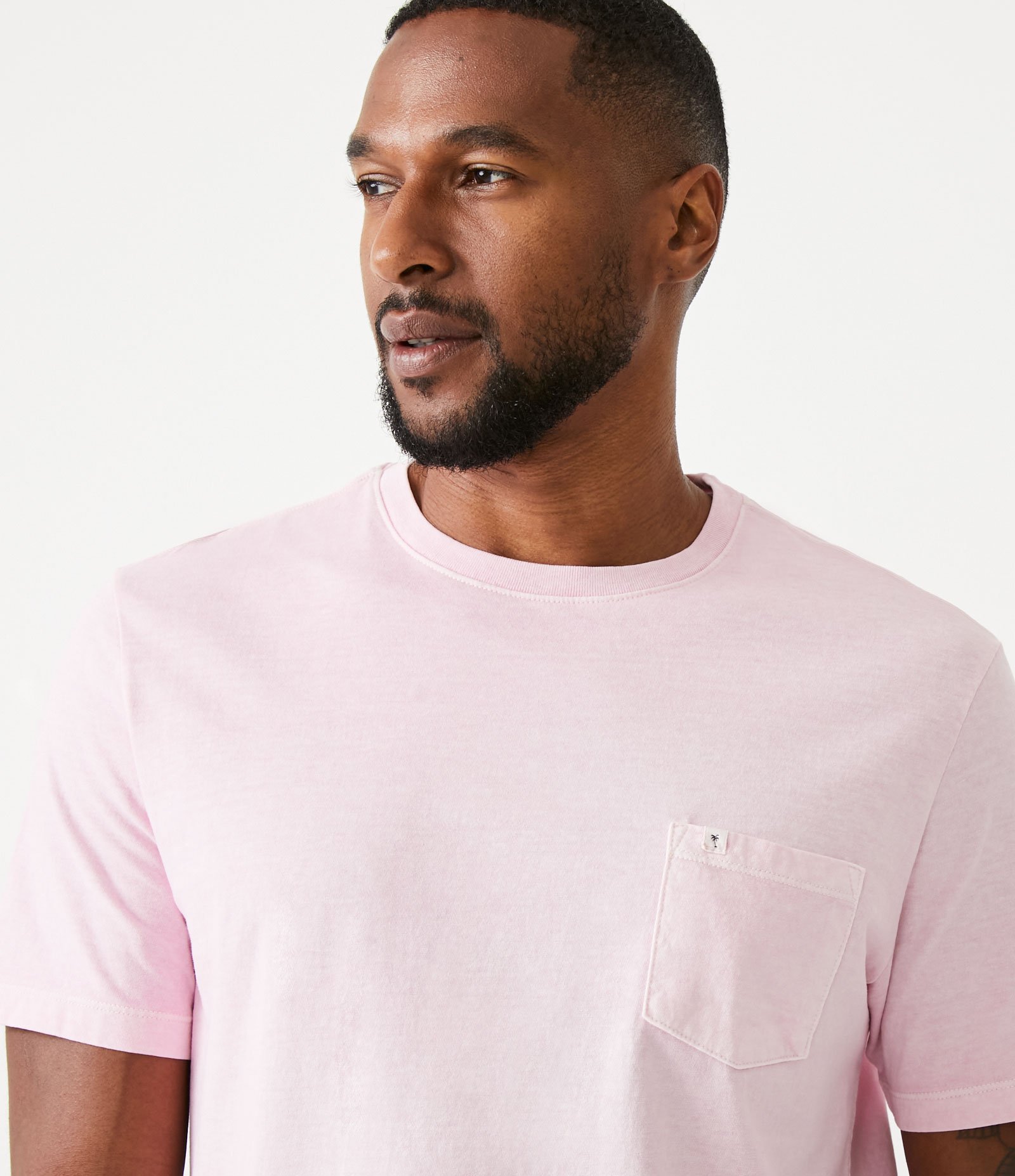 Camiseta Regular em Algodão com Bolsinho e Efeito Estonado Camiseta Regular em Algodão com Bolsinho e Efeito Estonado