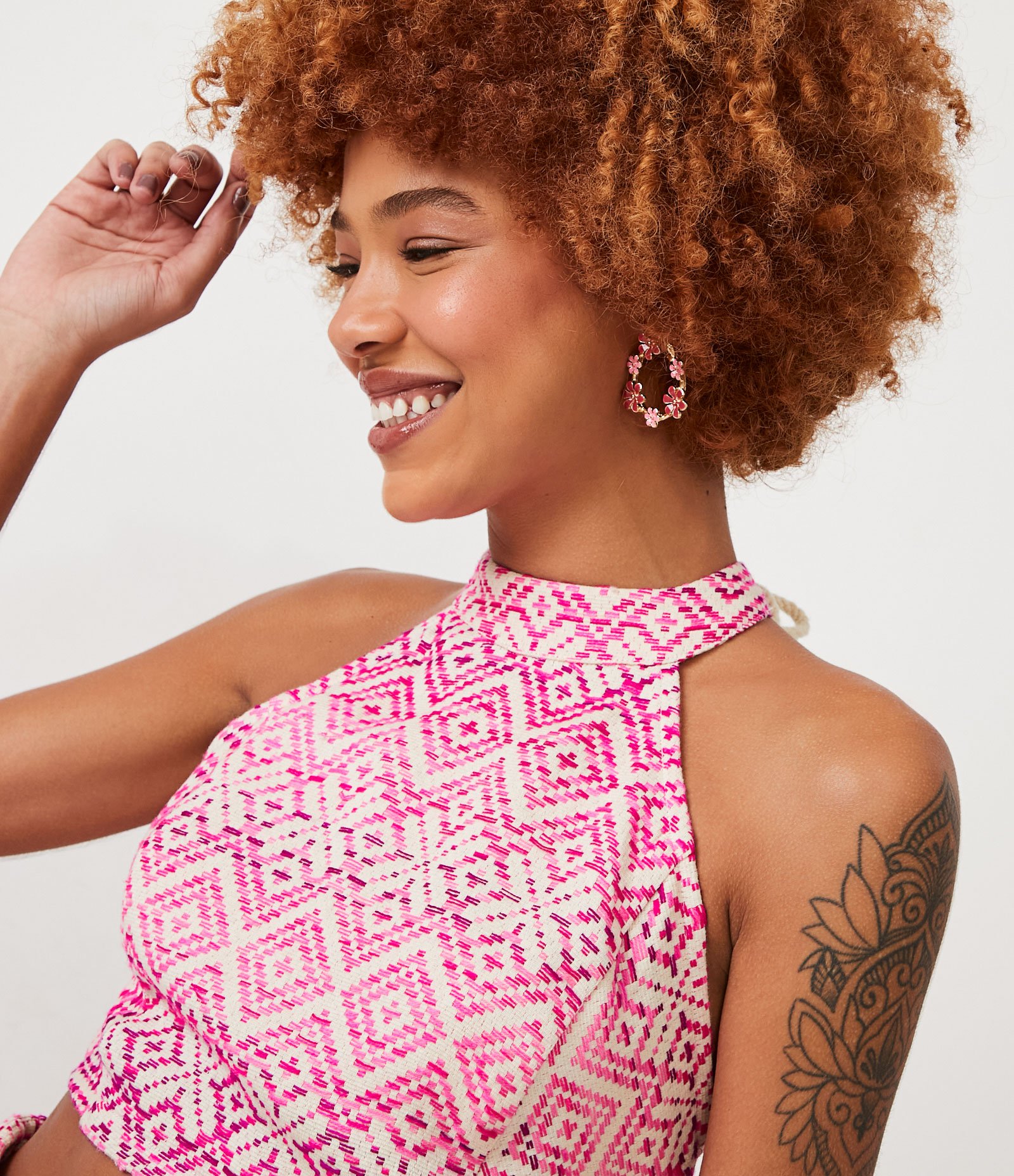 Blusa Cropped em Algodão Texturizado com Estampa Geométrica Rosa