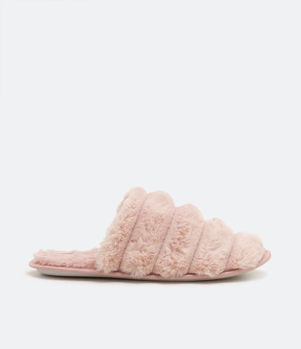 Pantufa Fechada com Gomos e Textura Peluciada Rosa - Renner