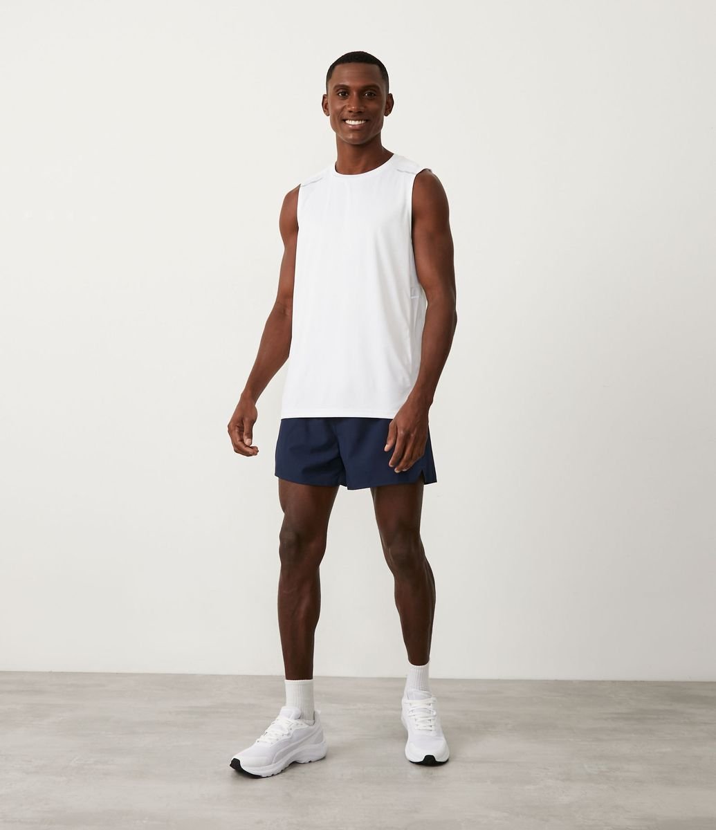 Bermuda Running Esportiva com Cós Elástico e Textura Furadinha Azul ...