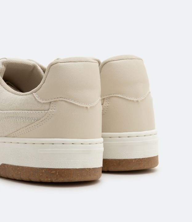 Tênis Street Cano Baixo com Cadarço e Recortes Bege