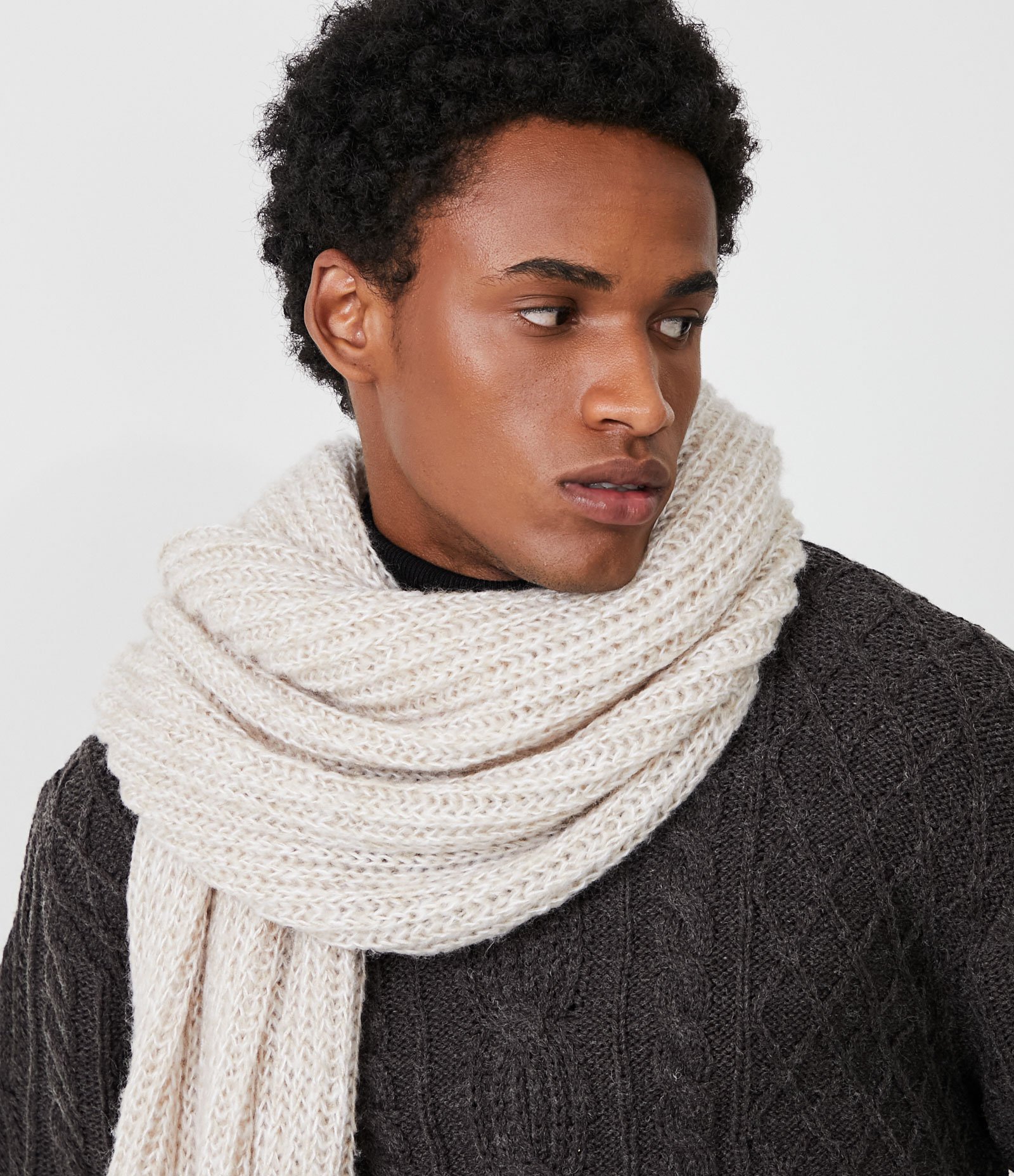 Cachecol com Textura e Pontas Desfiadas Bege