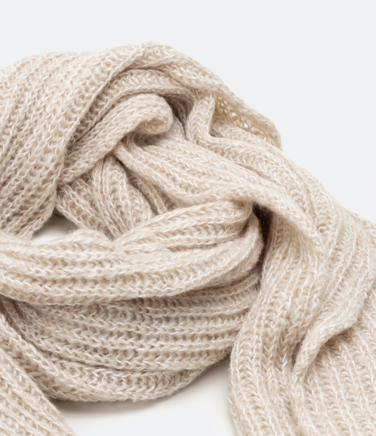 Cachecol com Textura e Pontas Desfiadas Bege