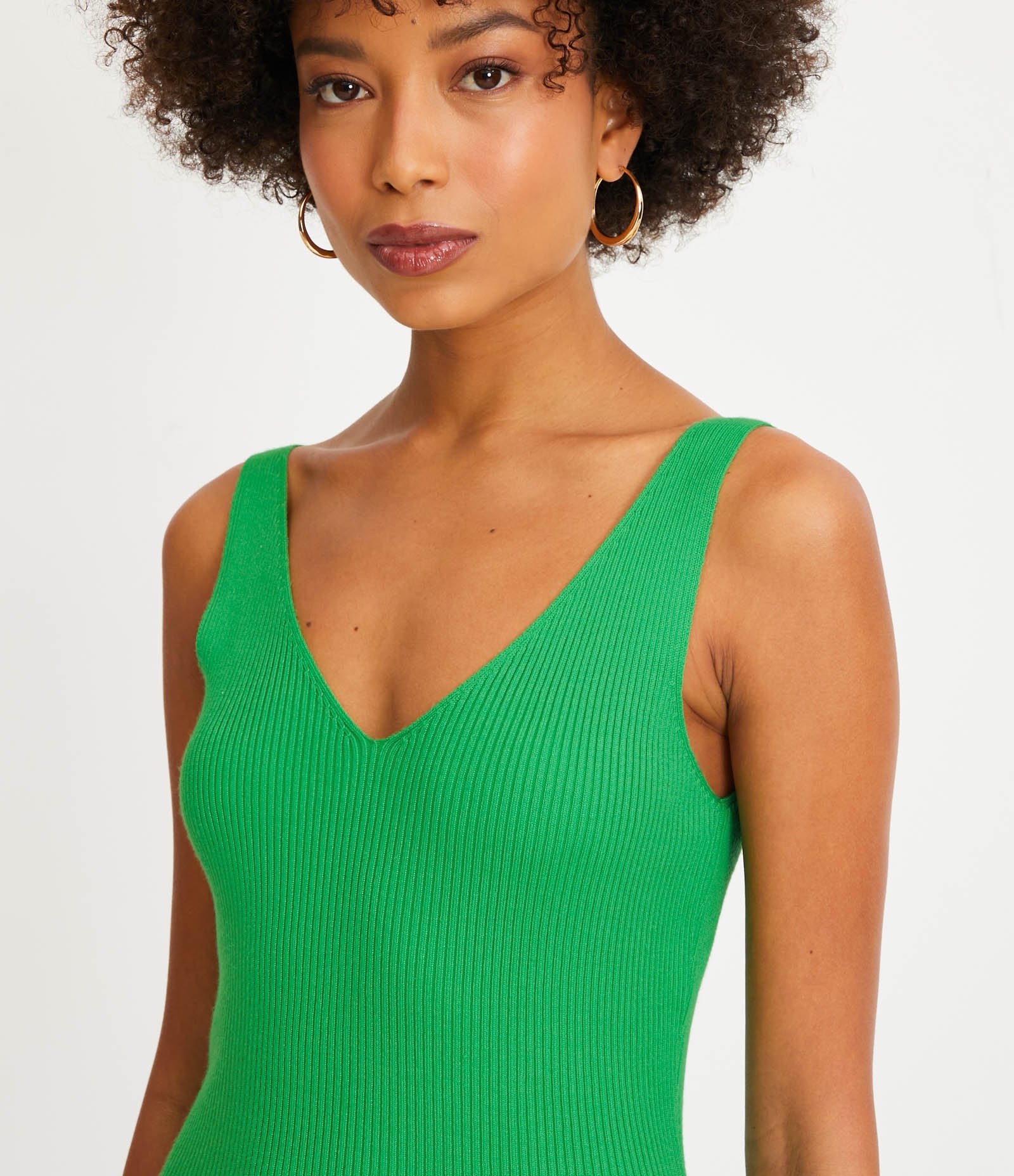 Vestido Midi em Tricô Texturizado com Decote V Verde
