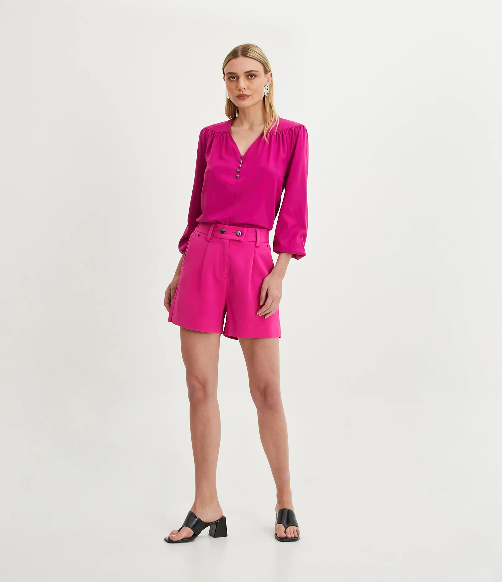 Short Alfaiataria com Cós Transpassado e Elástico nas Costas Rosa Fuchsia