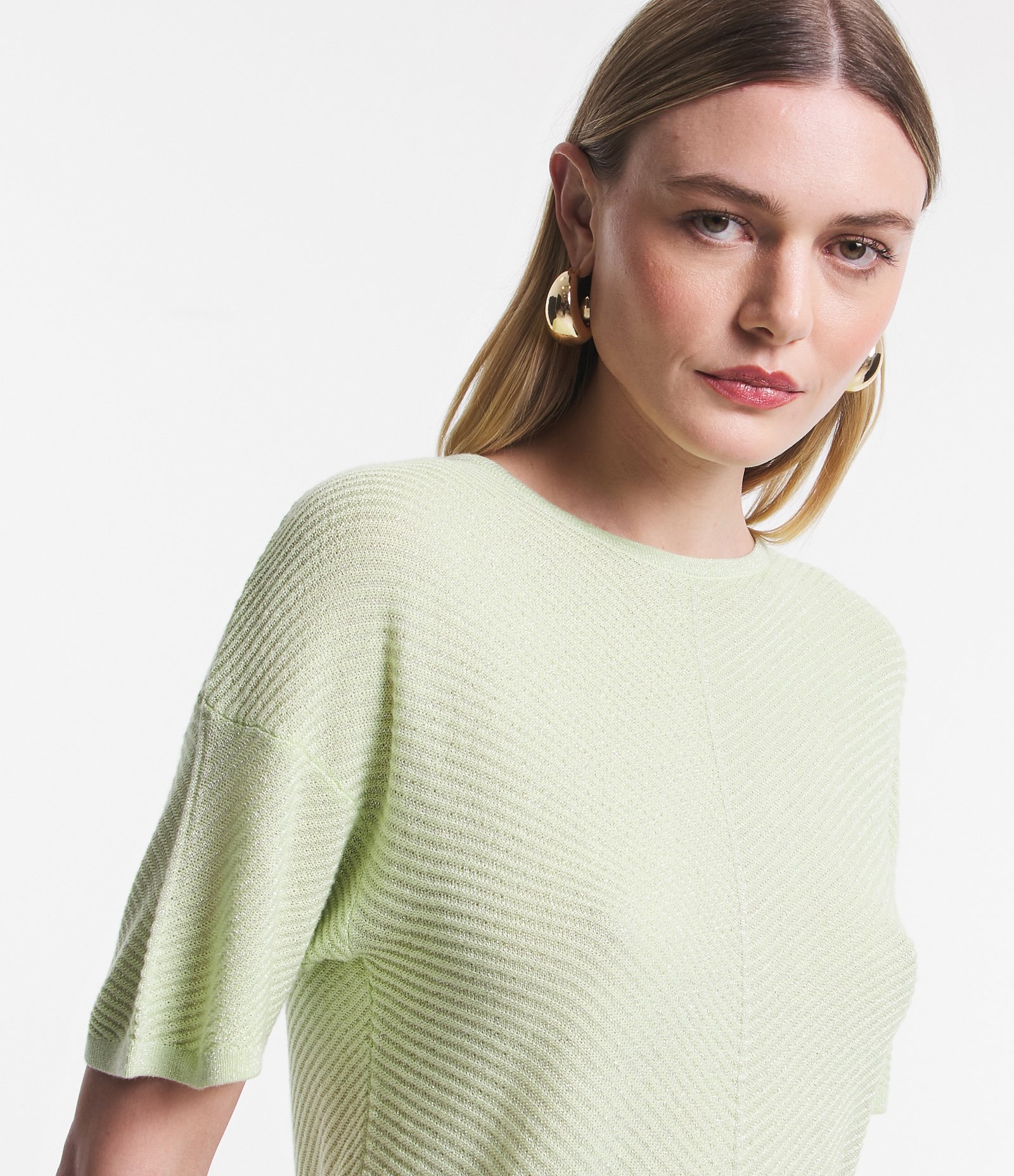 Blusa Manga Curta em Tricô com Fio Metalizado e Cava Deslocada Verde