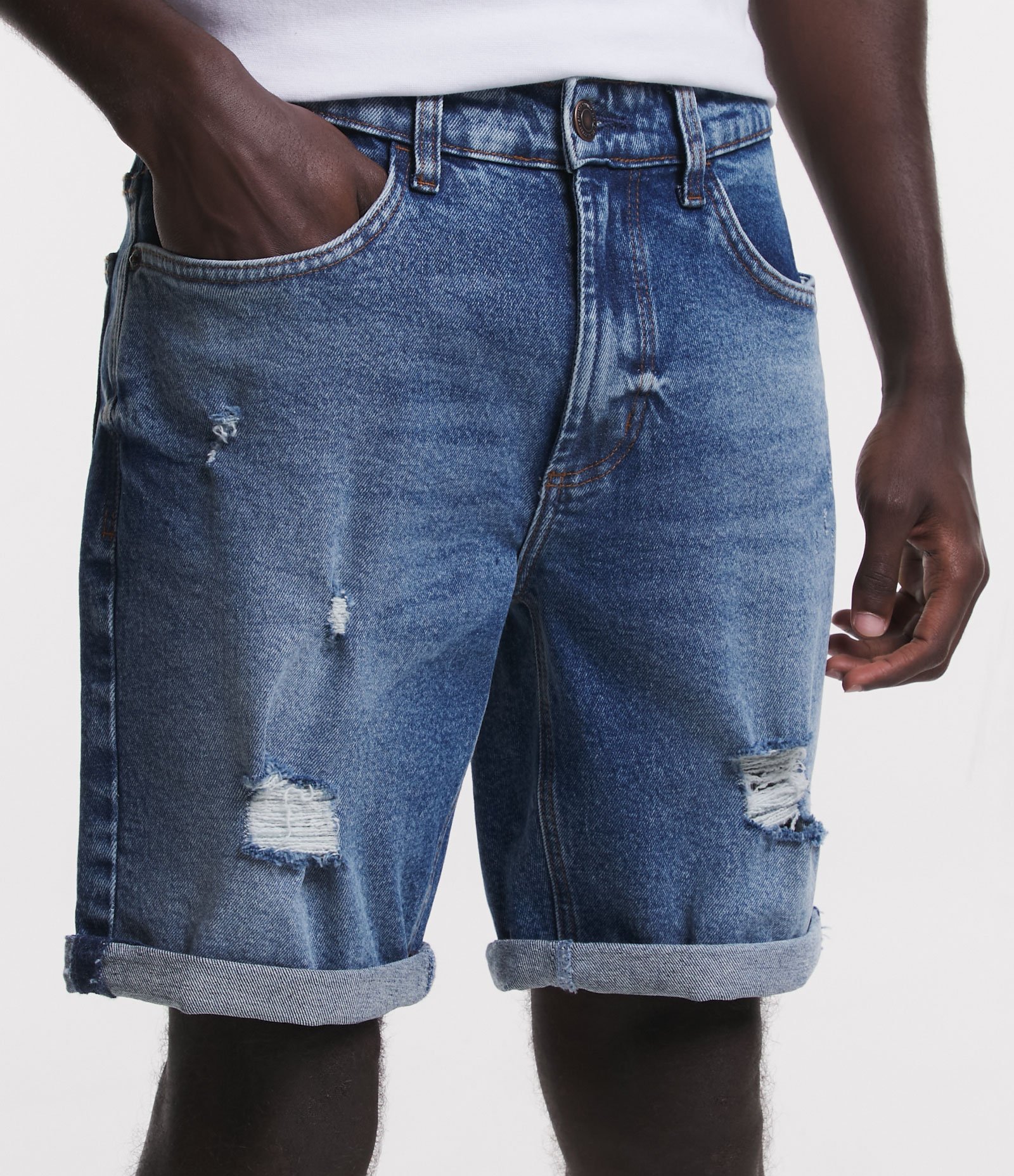 Bermuda Skinny Jeans Puídos e Barra Dobrada Azul