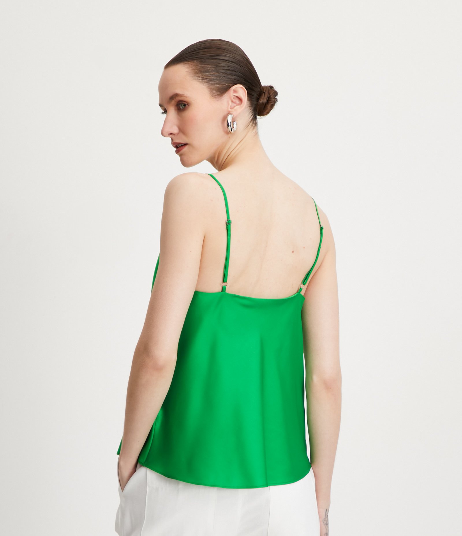Blusa de Alcinha em Cetim com Decote Degagê Verde