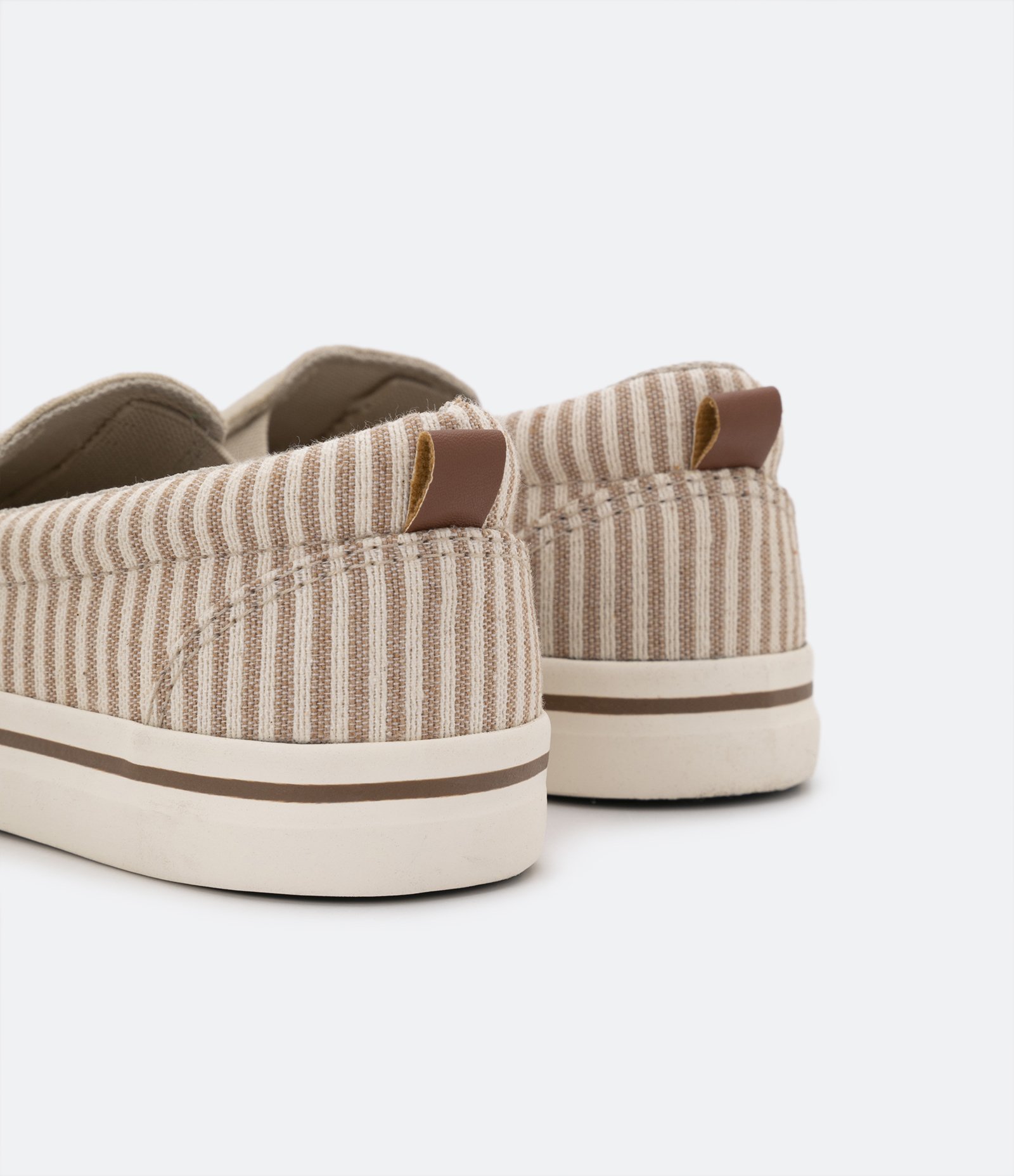 Tênis Slip On Infantil com Listras - Tam 28 ao 37 Bege