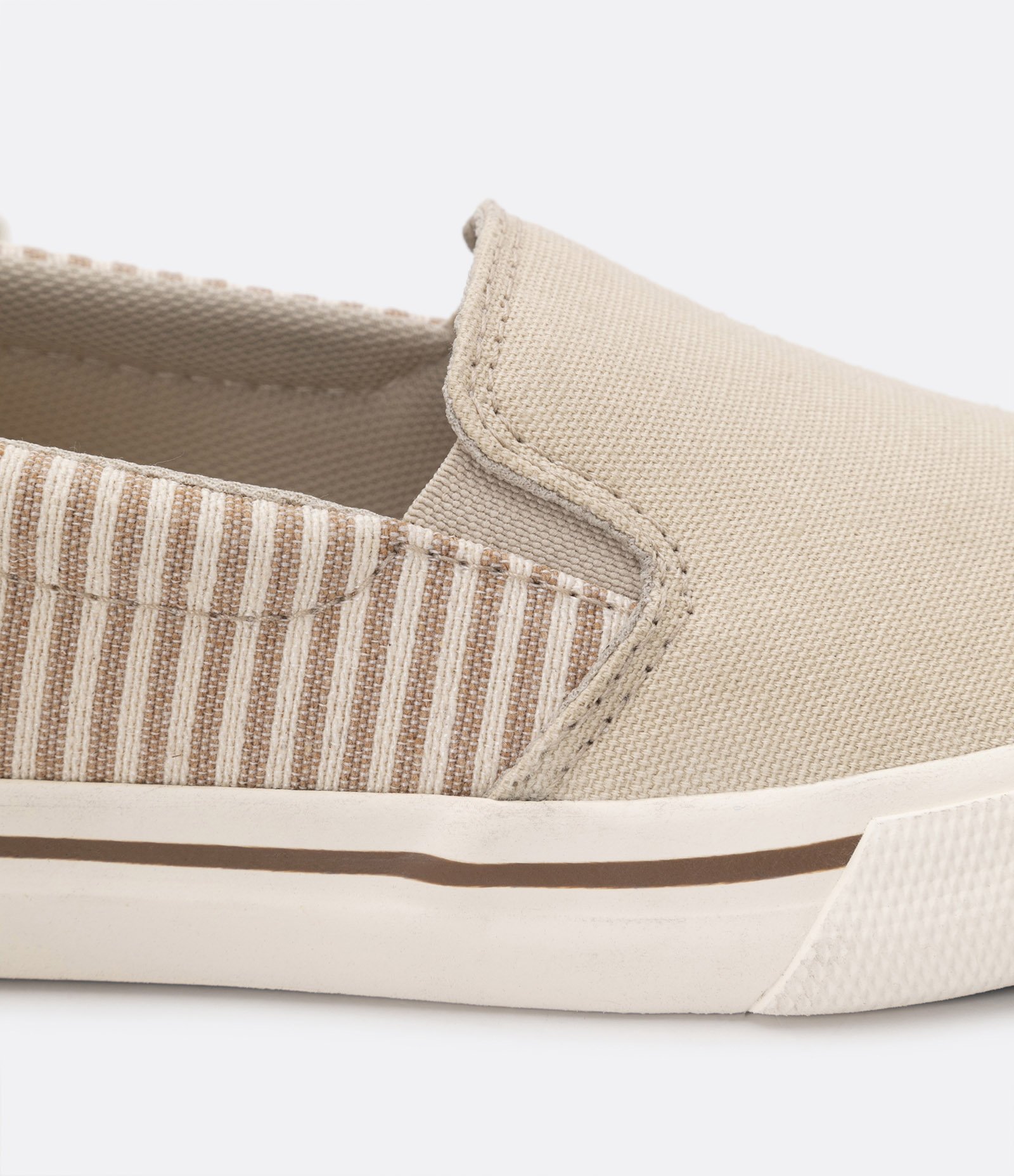 Tênis Slip On Infantil com Listras - Tam 28 ao 37 Bege
