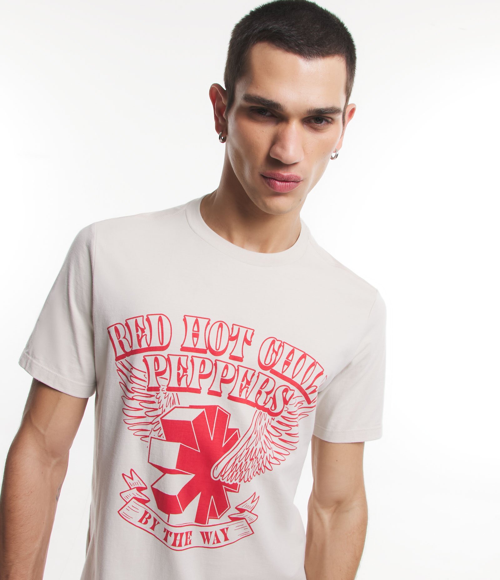 Camiseta Regular com Estampa da Banda Red Hot Chili Peppers Bege
