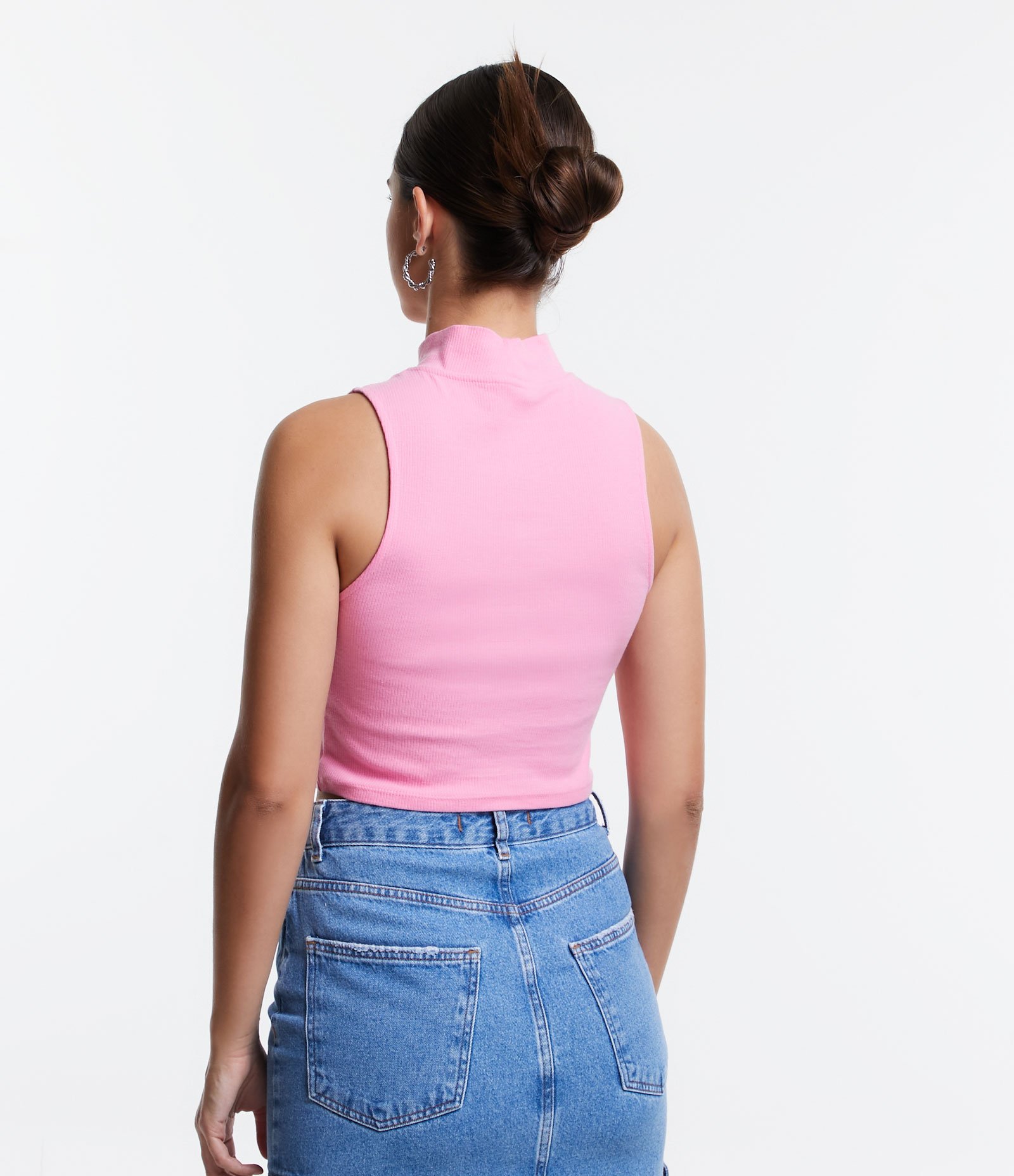 Blusa Cropped Básica sem Manga em Algodão com Gola Alta Rosa Pastel
