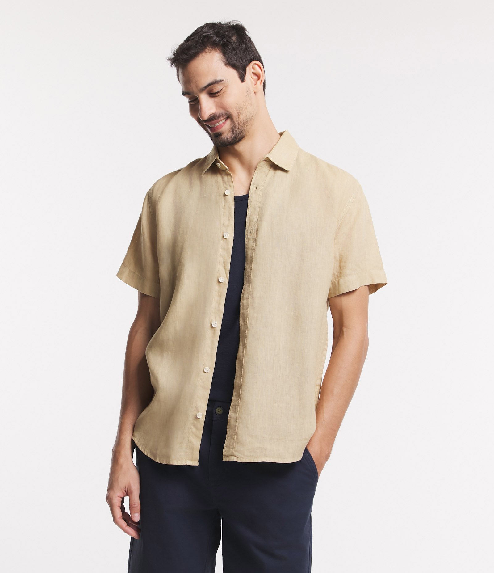 Camisa Comfort em Puro Linho com Gola Colarinho Amarelo Médio