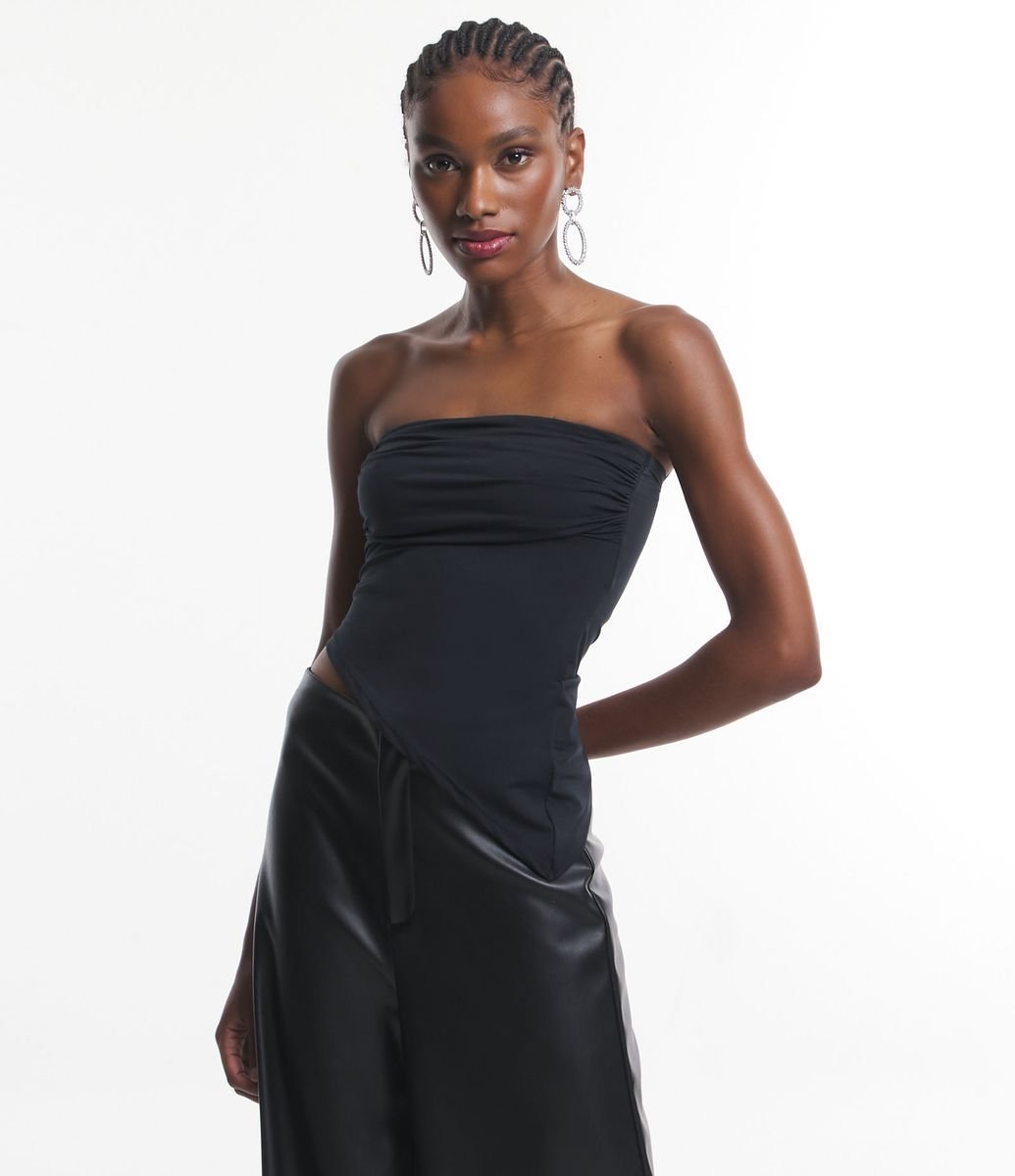 Blusa em Meia Malha Tomara que Caia com Barra Assimétrica Preto