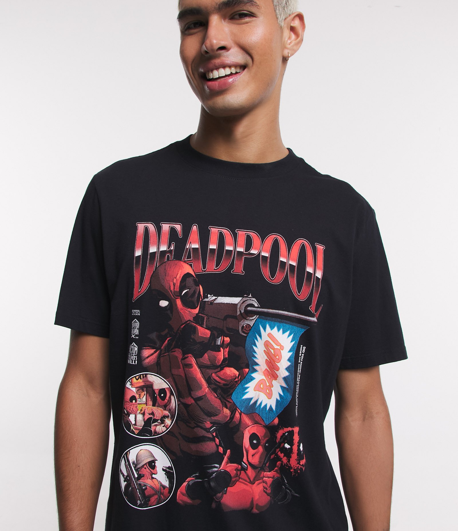 Camiseta Manga Curta com Estampa Deadpool Vintage Preto