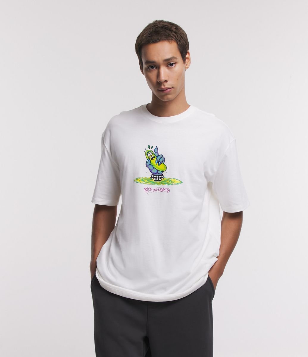 Camiseta Relaxed Estampa Pickle Rick and Morty Branco