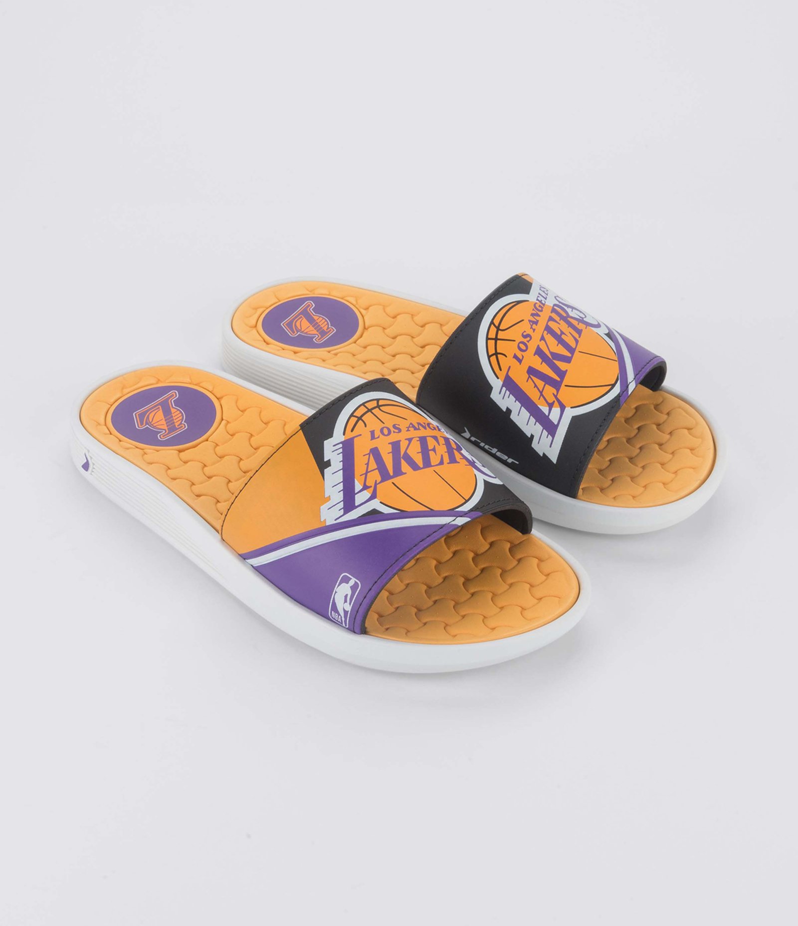 Chinelo Slide Pump Emborrachado com Estampa NBA Rider Lakers