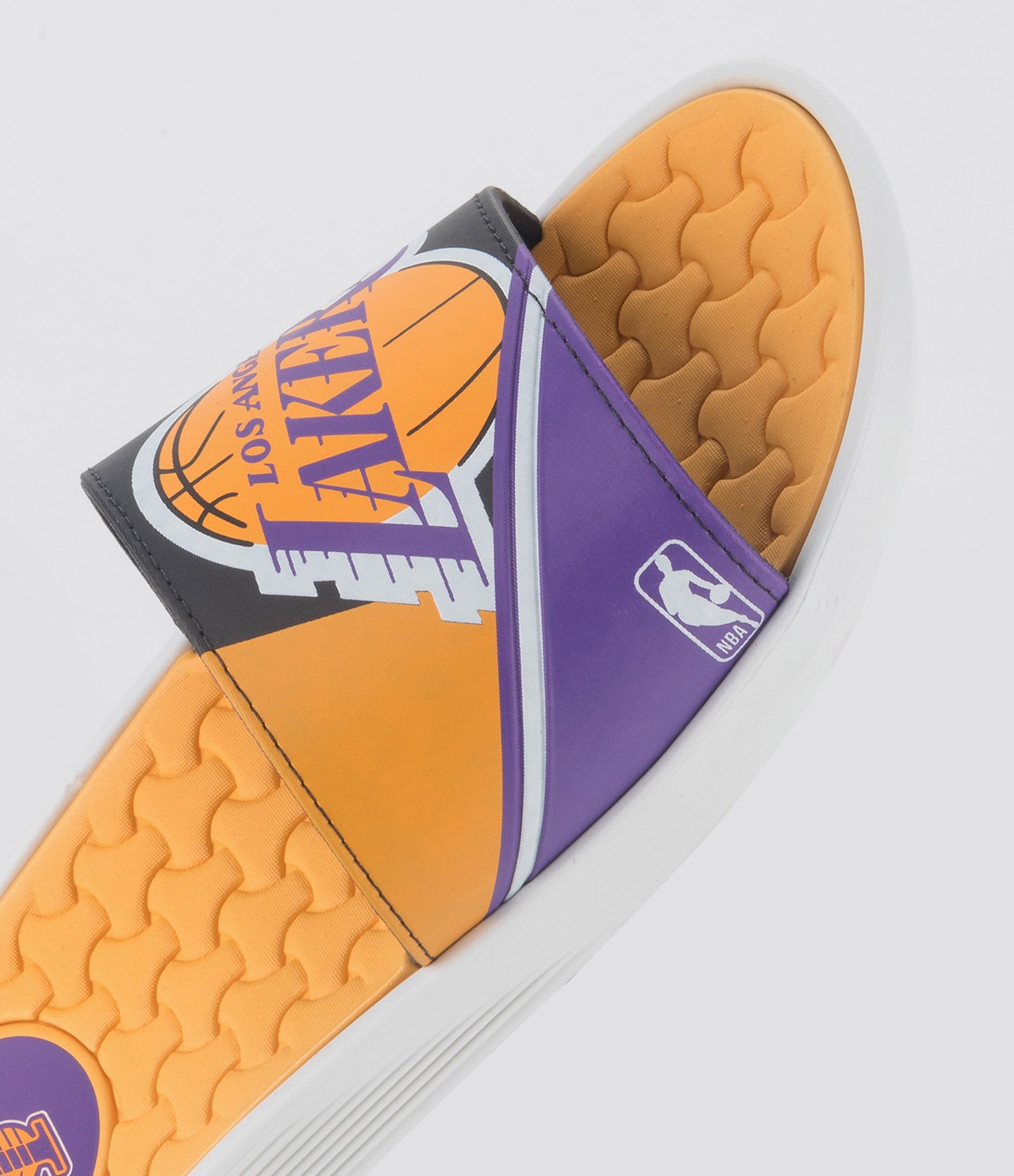 Chinelo Slide Pump Emborrachado com Estampa NBA Rider Lakers