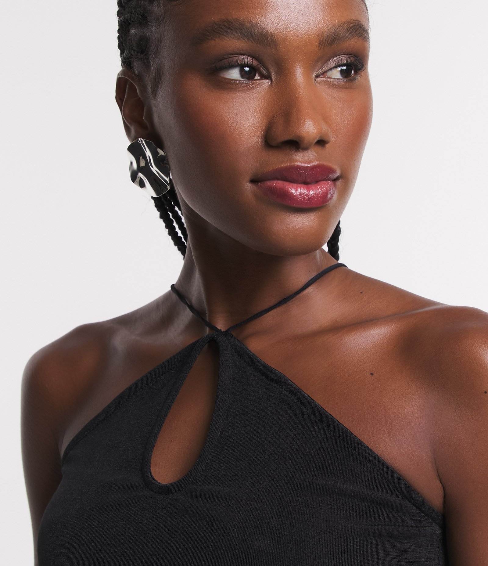 Blusa em Meia Malha Metalizado com Decote Halter Preto
