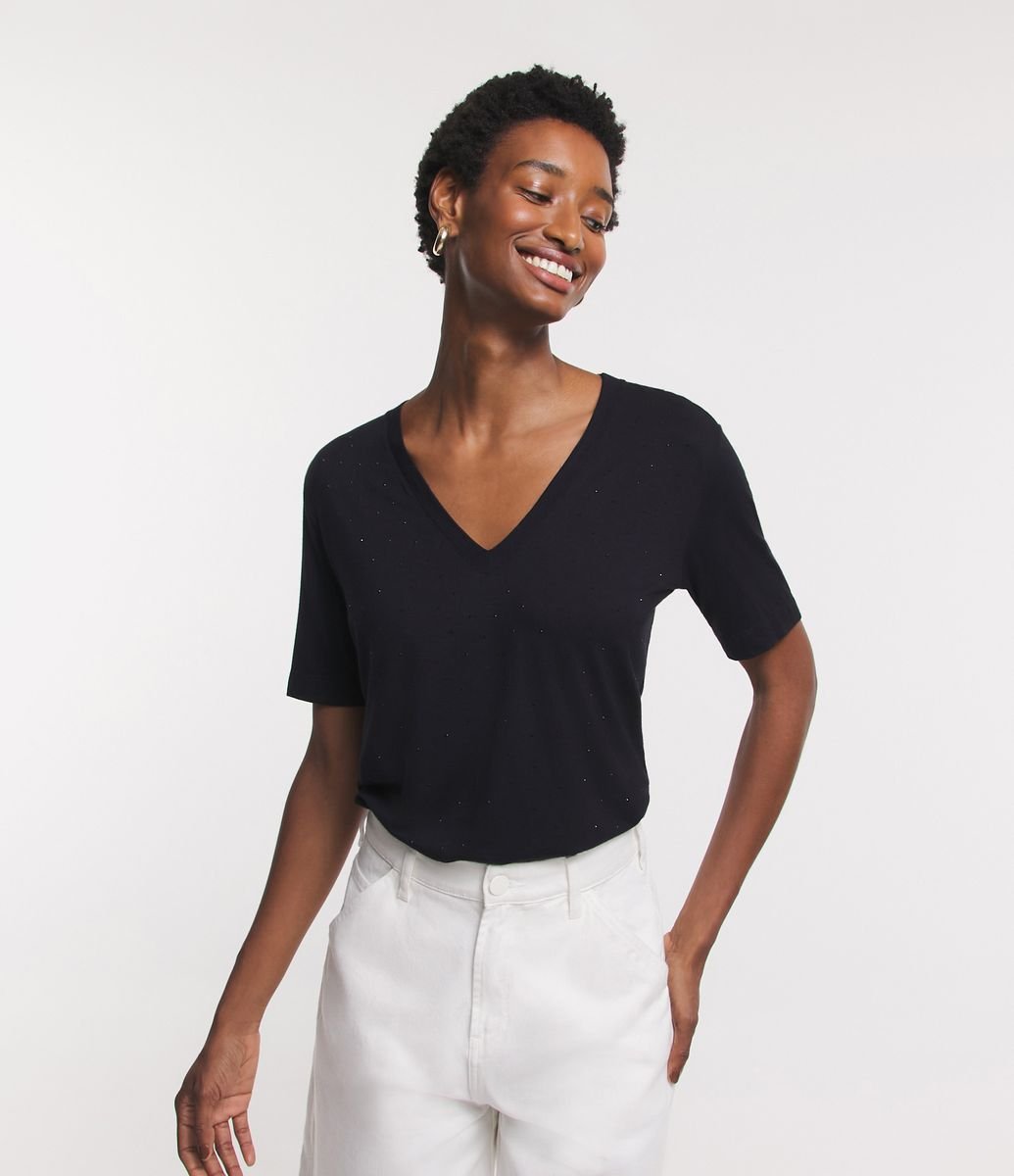 Blusa em Viscose com Aplicação de Tachinhas Hotfix Preto
