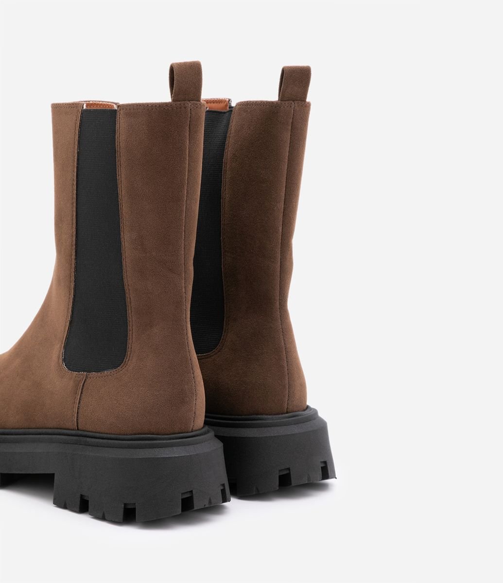 Bota Chelsea Texturizada com Sola Tratorada Marrom - Renner