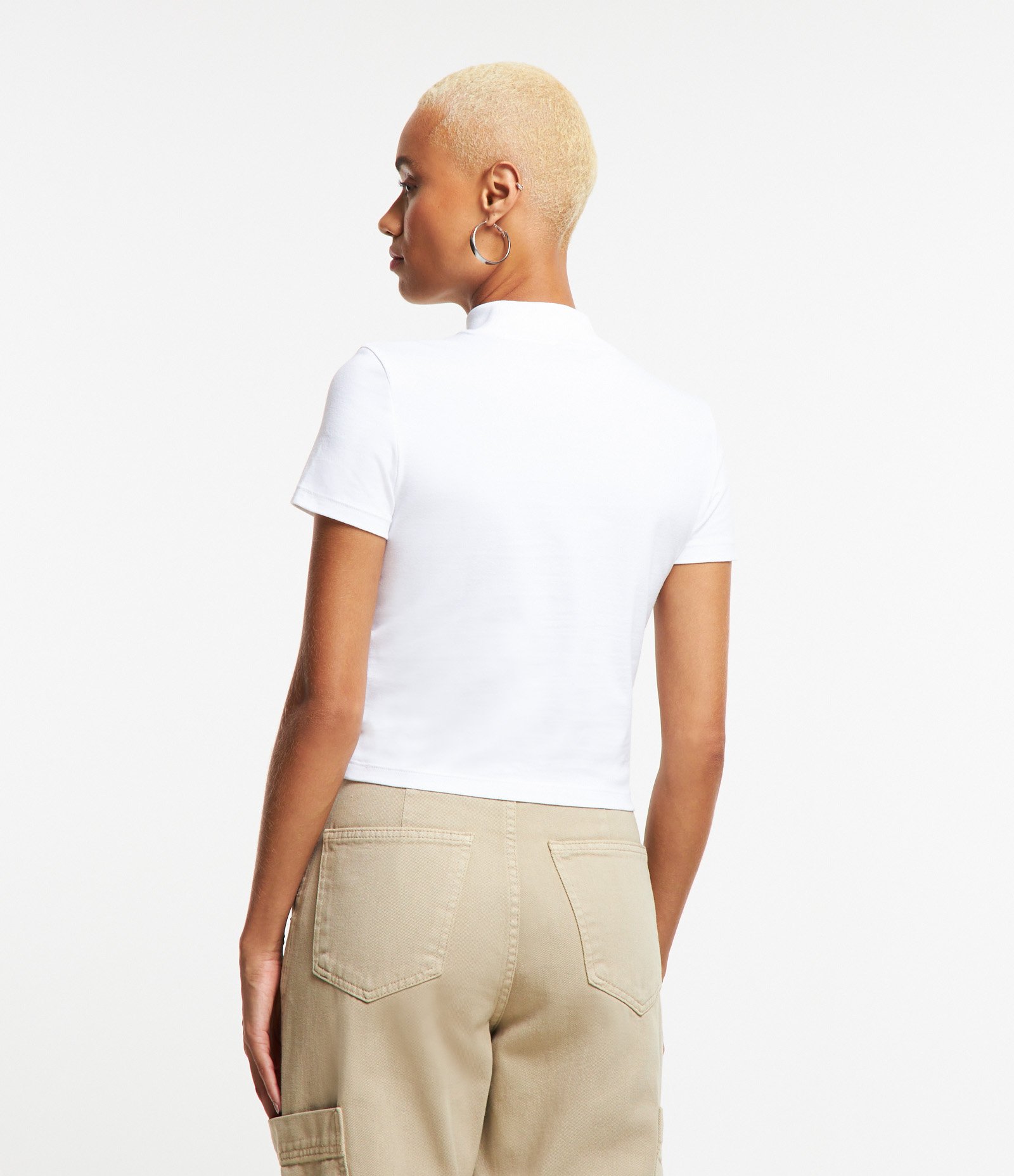 Blusa Cropped Básica em Algodão Justinha e com Gola Alta Branco