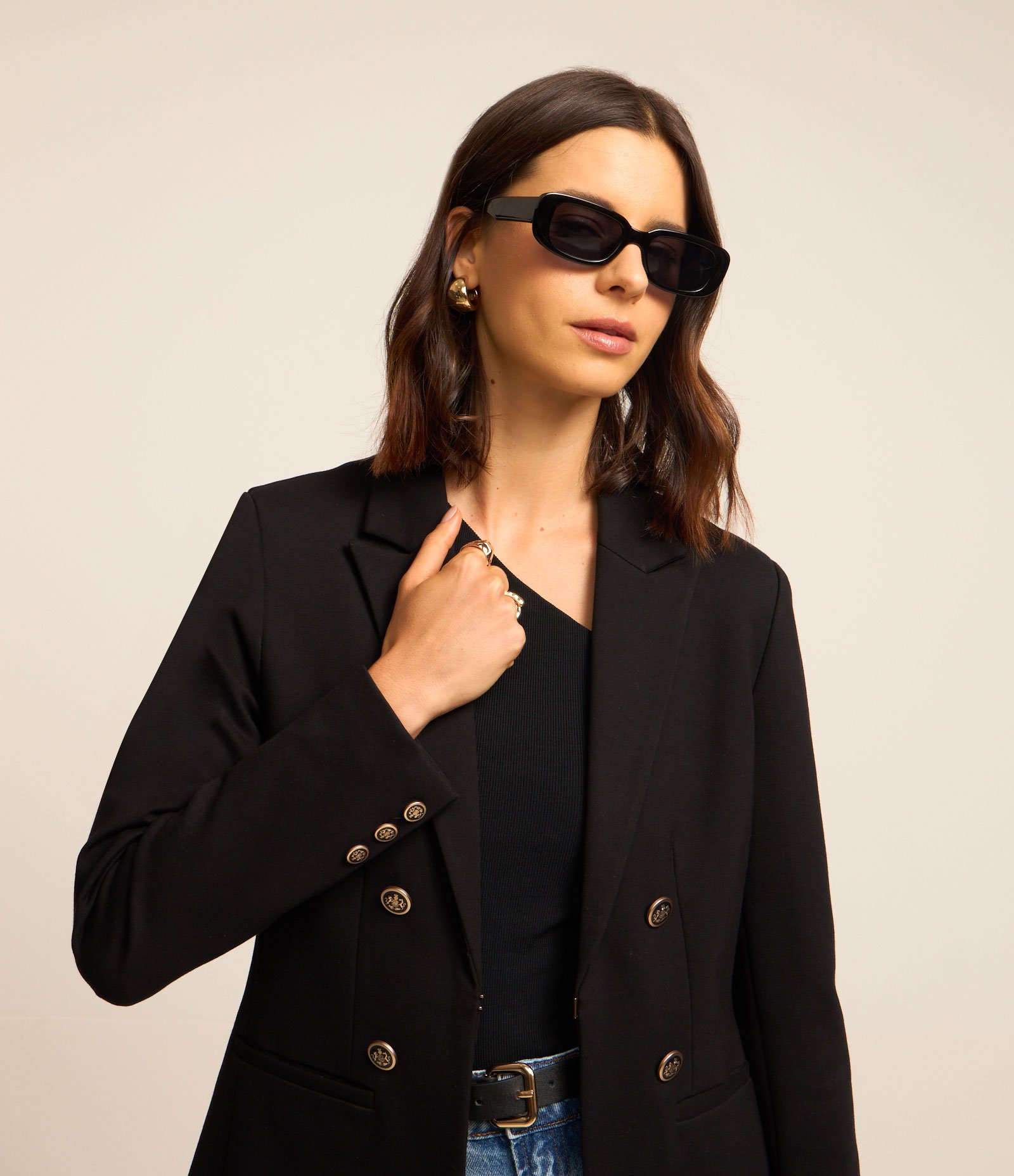 Blazer em Ponto Roma Alfaiatado com Botões Brasão Preto