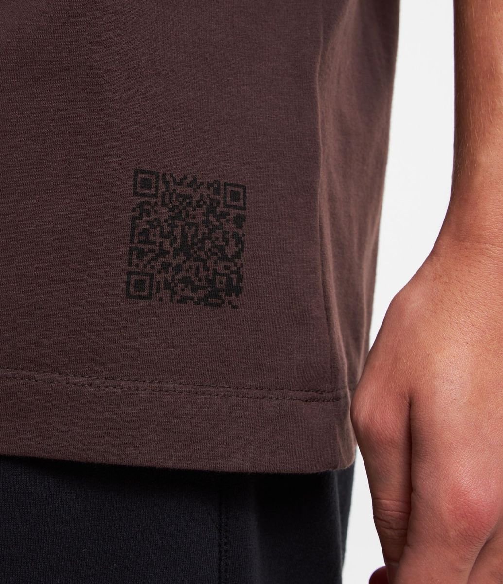 Camiseta Relaxed com Estampa Charlie Brown Jr com QR Code Marrom - Renner