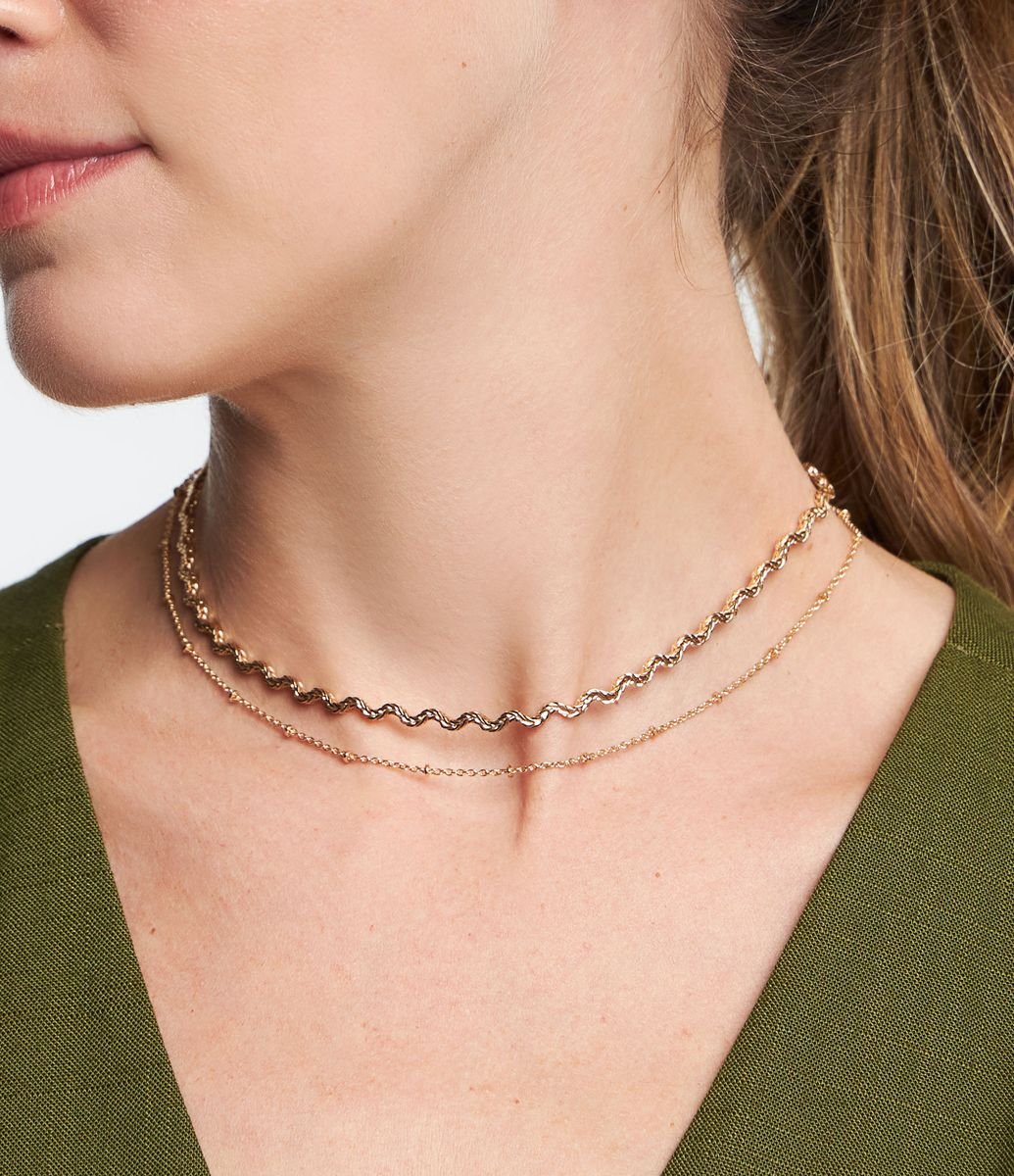 Colar de Camadas em Metal com Diferentes Formatos Dourado