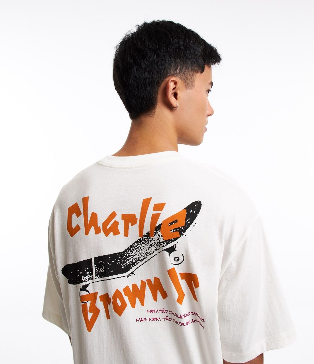 Camiseta Boxy em Meia Malha com Estampa Frente e Costas Charlie Brown ...