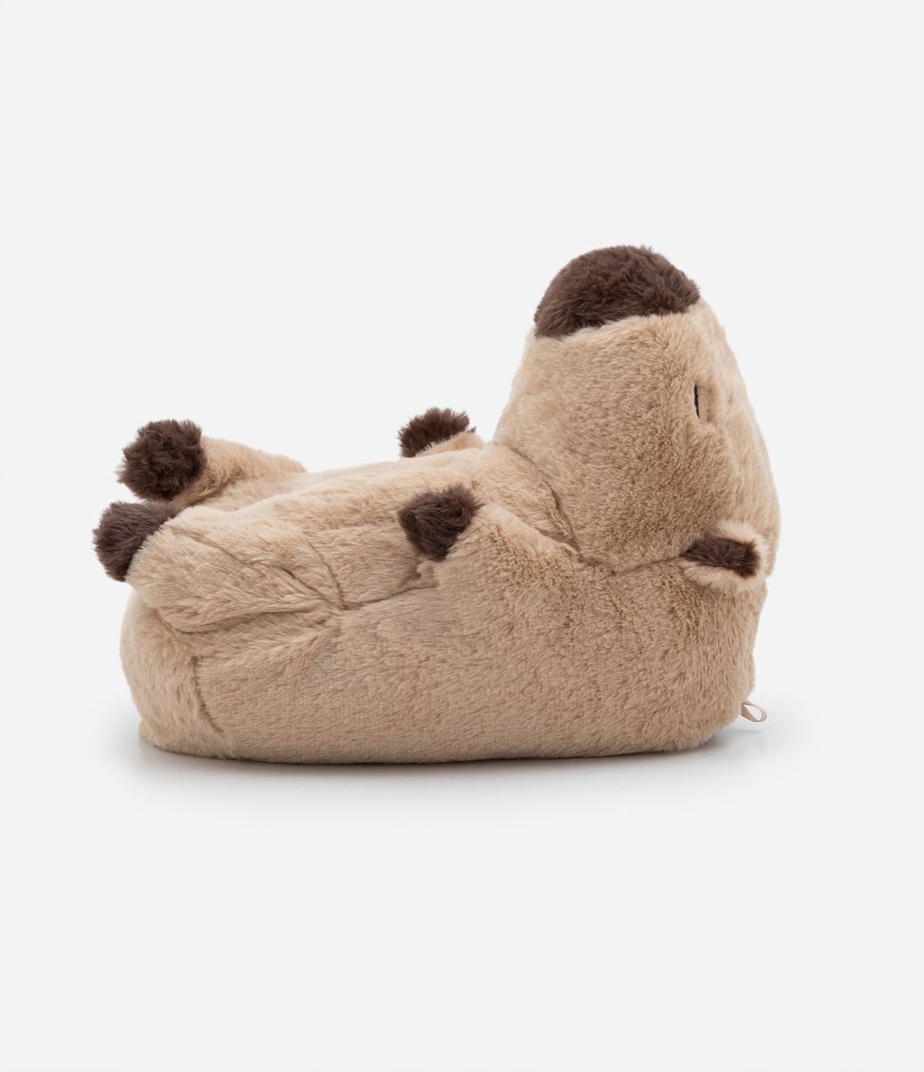 Pantufa Fechada com Estampa Capivara 3D Bege/Marrom