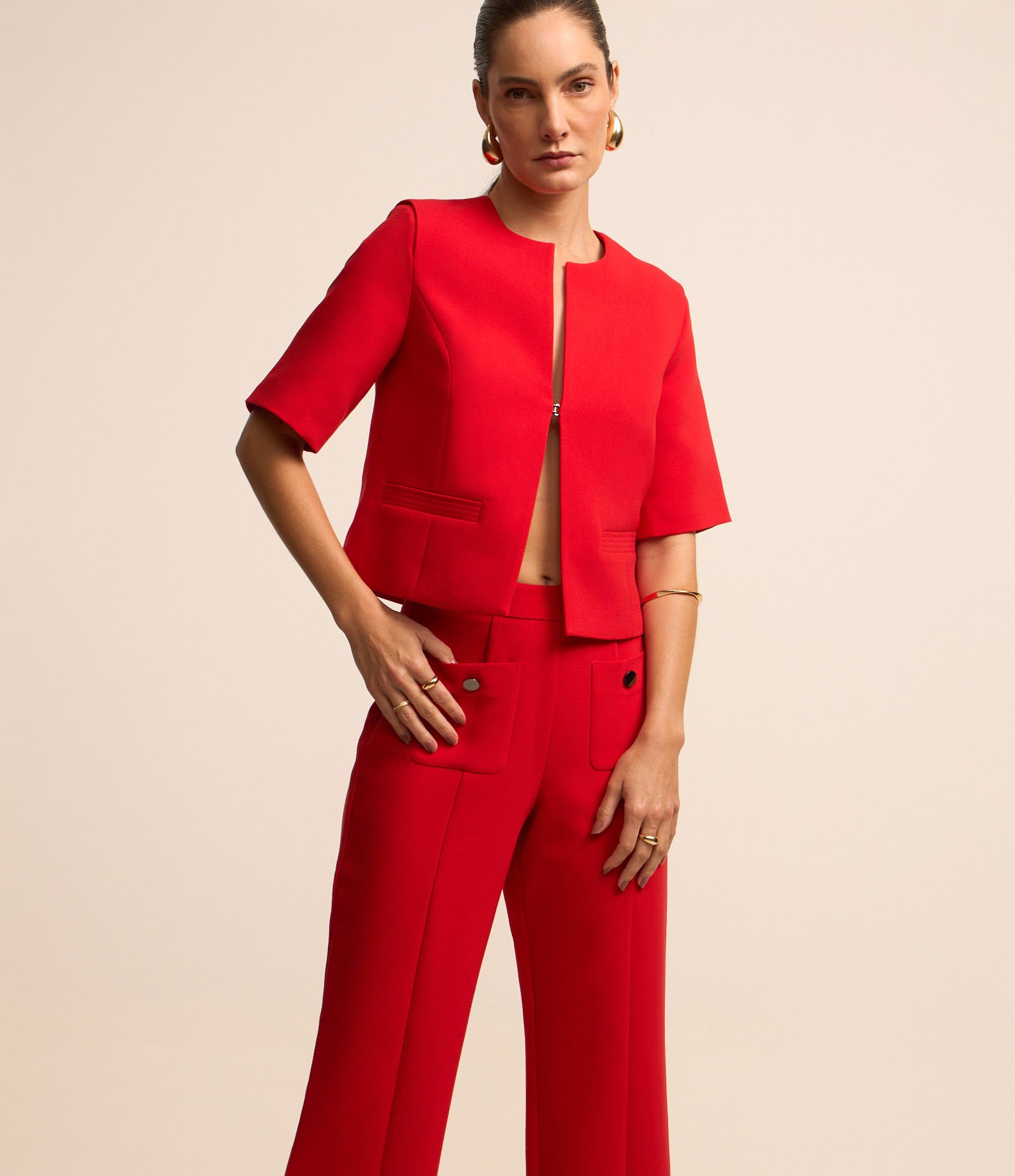 Calça Reta em Alfaiataria com Bolsos Frontais Vermelho