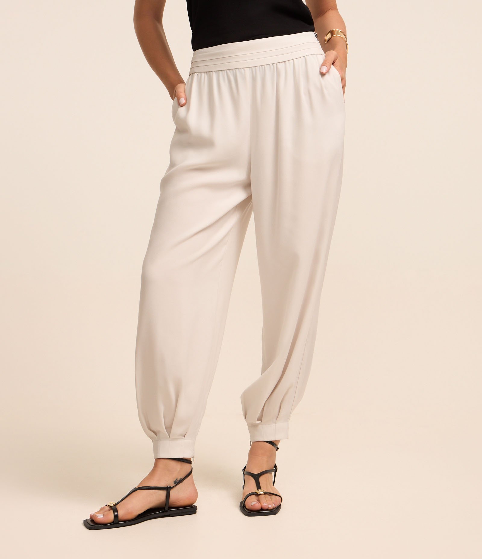 Calça Aladim Alfaiatada com Pregas na Barra Branco