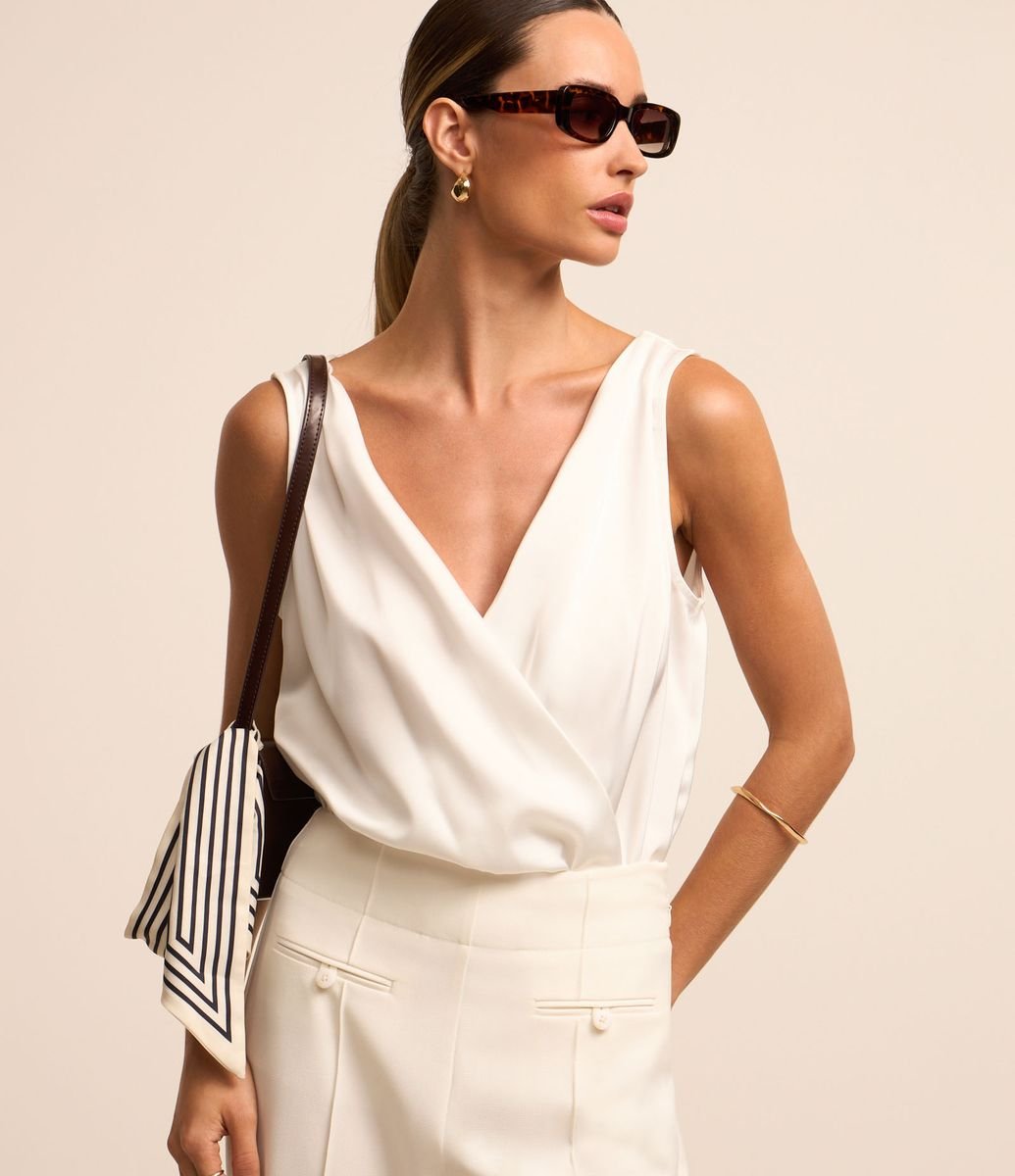 Body Sem Manga em Tecido Acetinado com Transpasse Branco