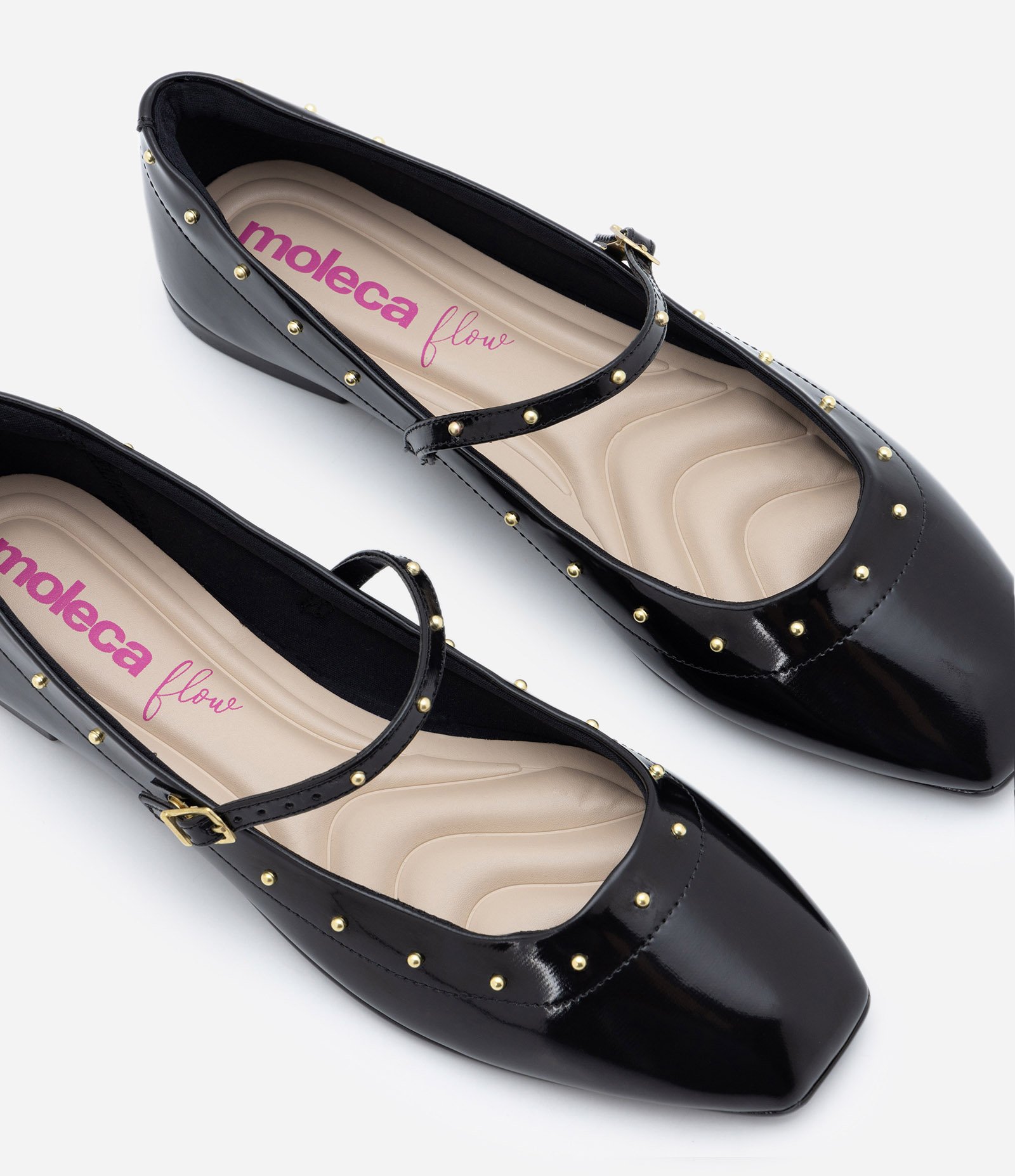 Sapatilha com Bico Quadrado Fivela e Tachinhas Aplicadas Moleca Preto