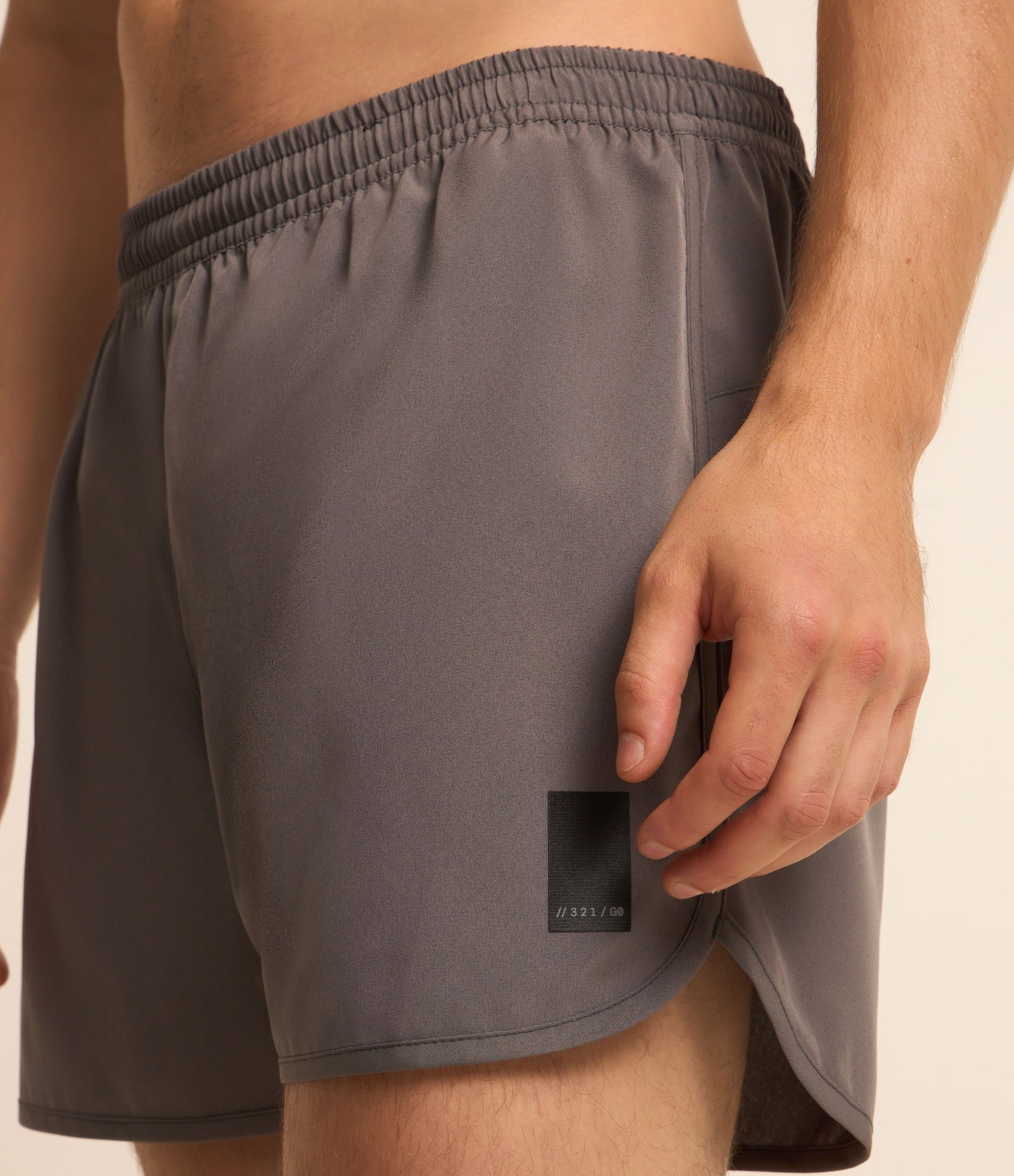 Bermuda Running Esportiva com Bolso Traseiro Cinza