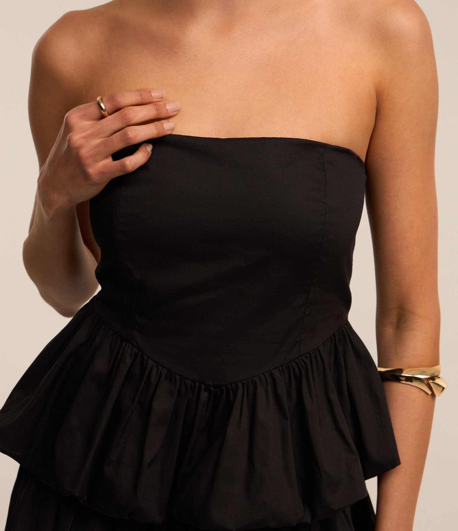 Blusa Tomara que Caia em Tricoline com Lastex nas Costas e Babado Preto