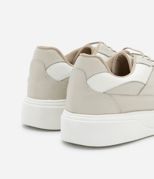 Tênis Casual em Couro com Calce Fácil e Cadarços Elásticos Off White