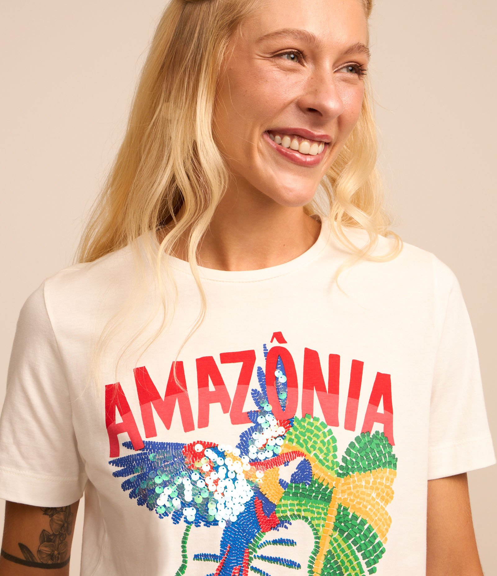 Camiseta T-shirt em Algodão com Silk em Paetês Amazônia Branco