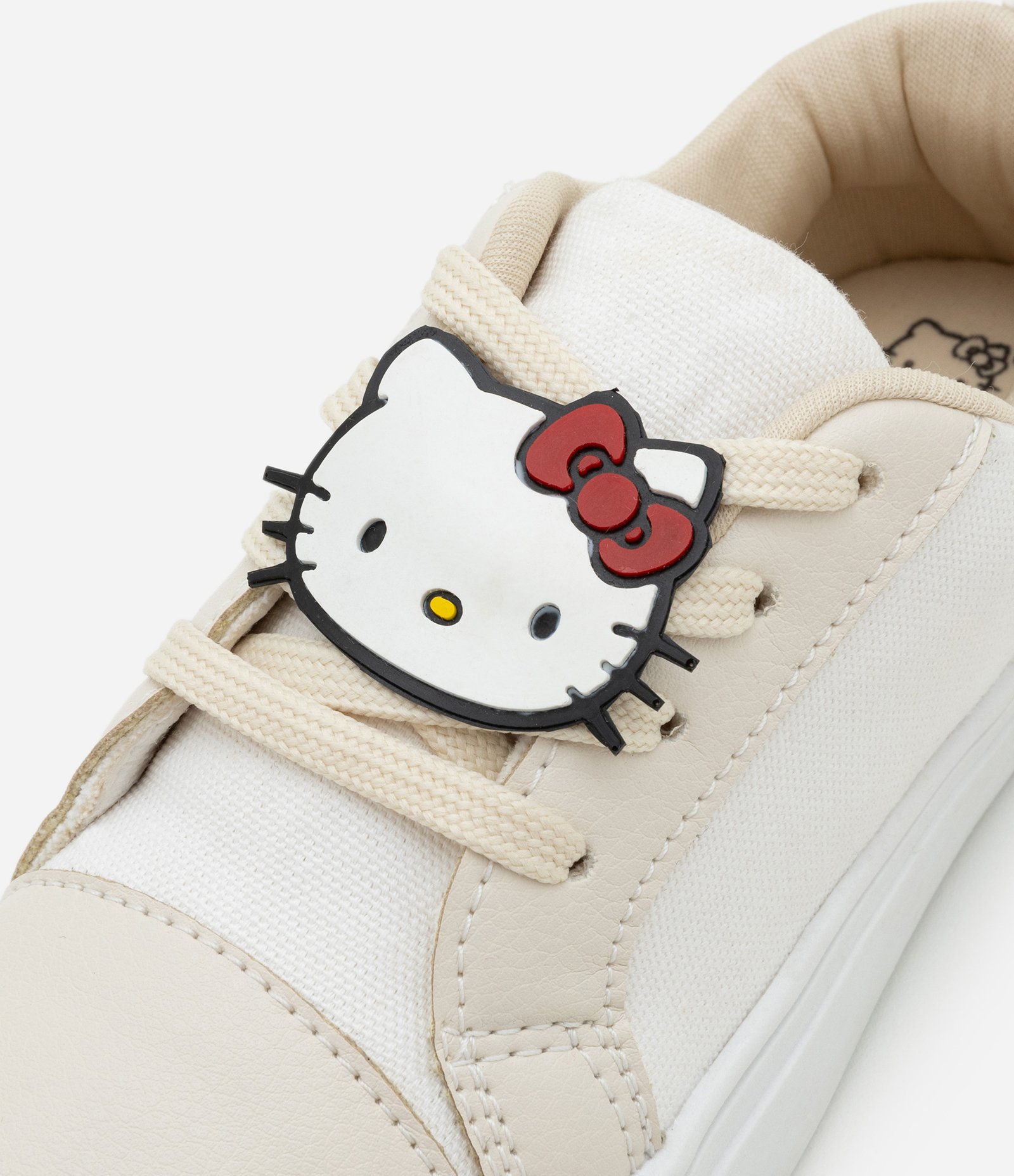 Tênis Infantil com Biqueira e Patches da Hello Kitty - Tam 20 ao 27 Off ...